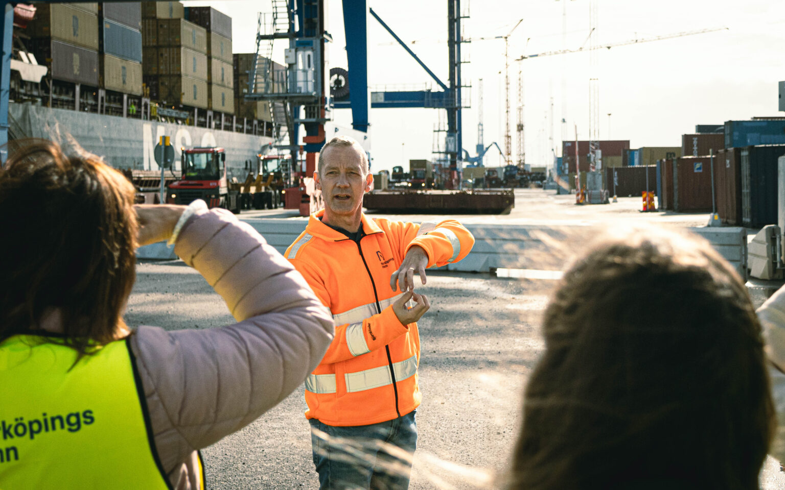 Positiva vindar i regionens hamn - Östsvenska Handelskammaren